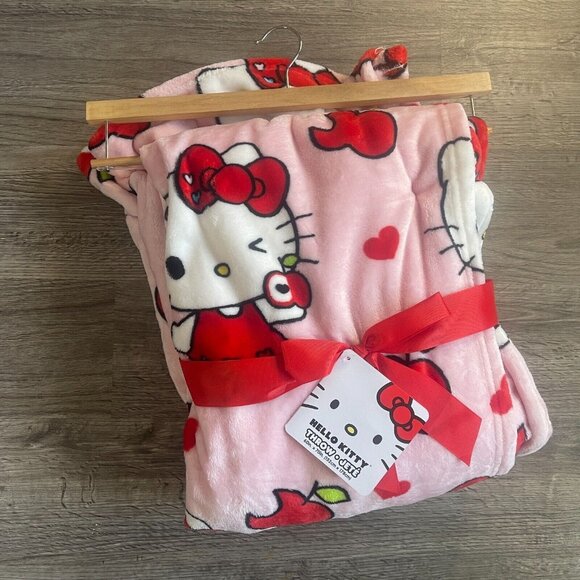 Sanrio | Bedding | Nwt Sanrio Jay Franco Sons Hello Kitty Apples Hearts ...